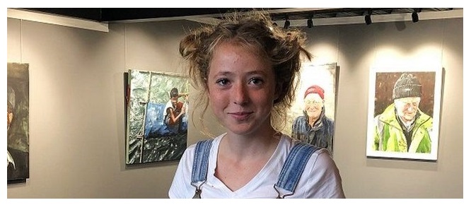 The pictures of this girl are sold for dollars. She is a truly unique ...